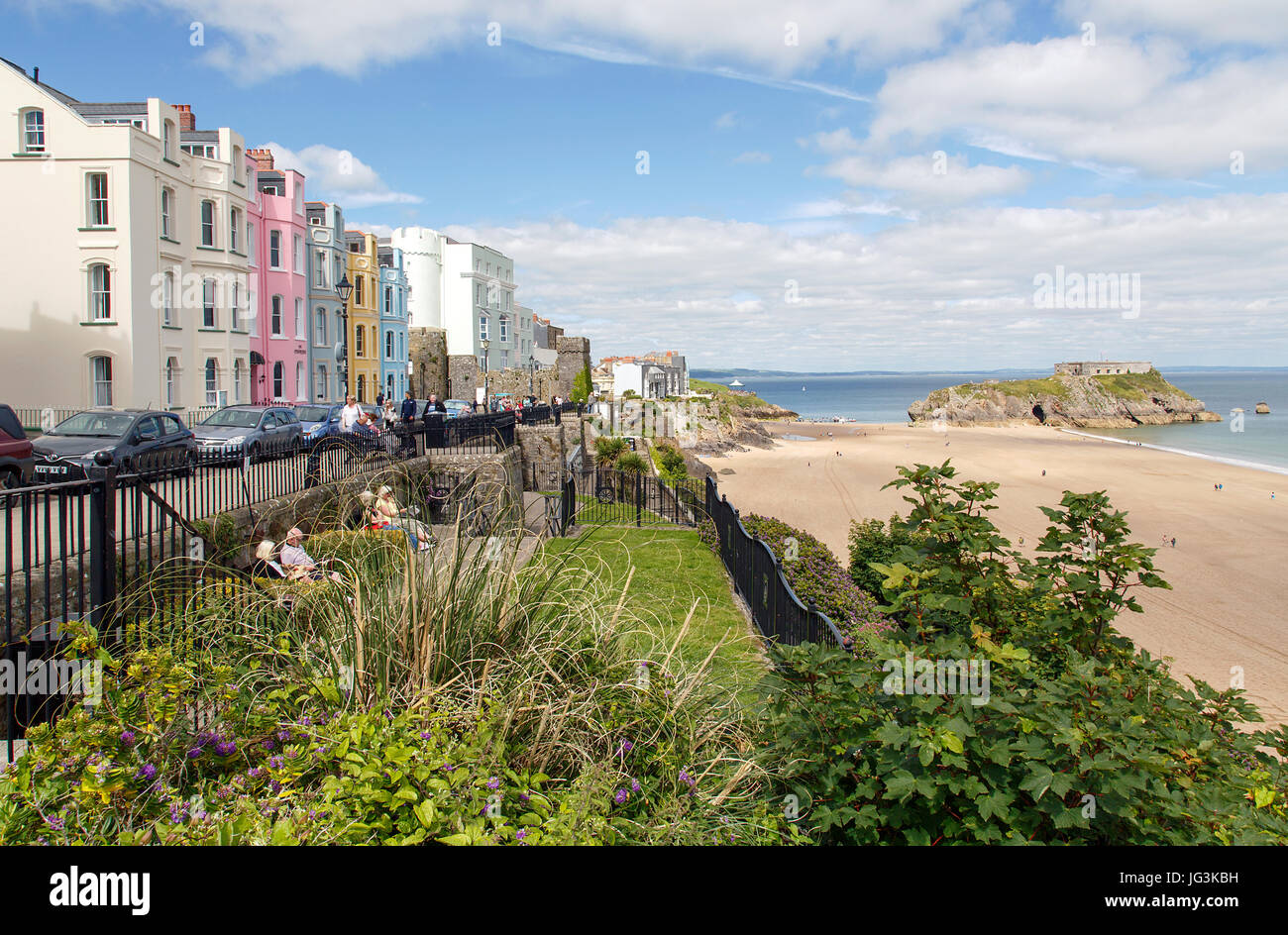 Tenby South Beach - looking at St Catherines Island Stock Photo - Alamy