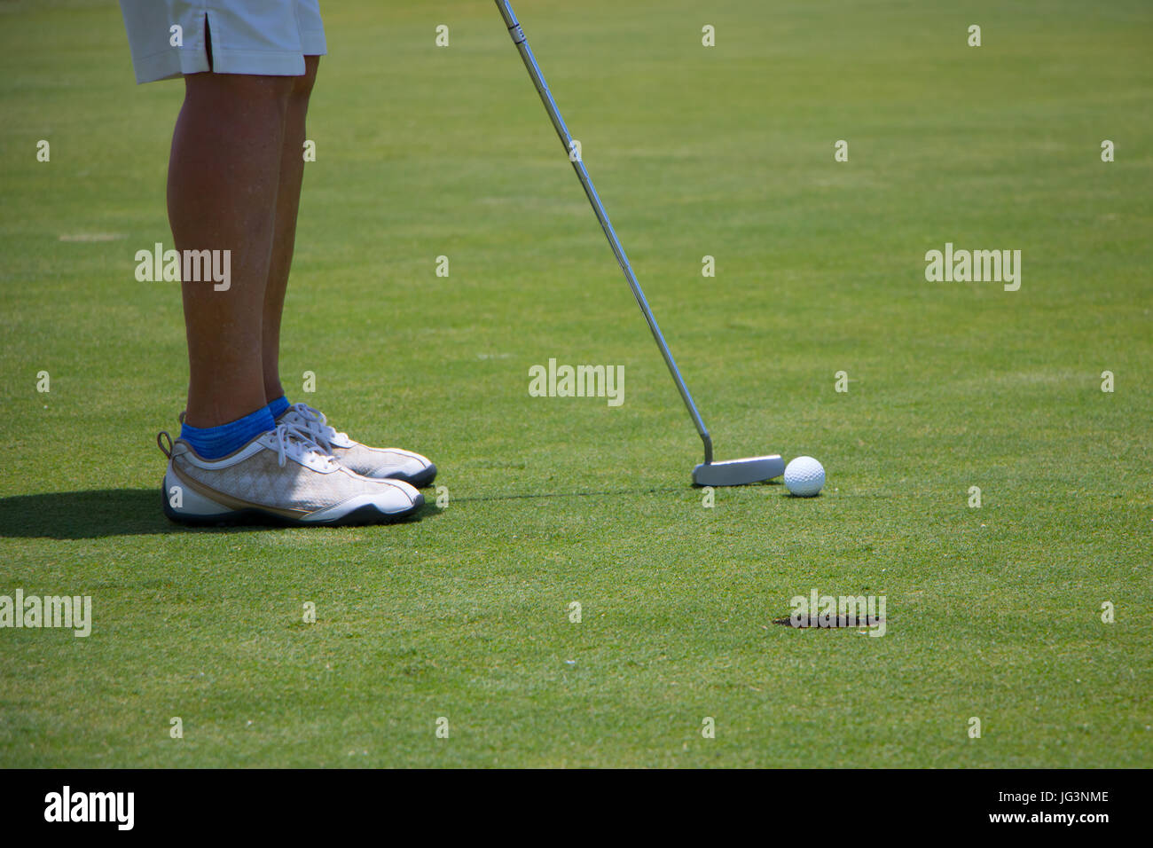 Putting ball hi-res stock photography and images - Alamy