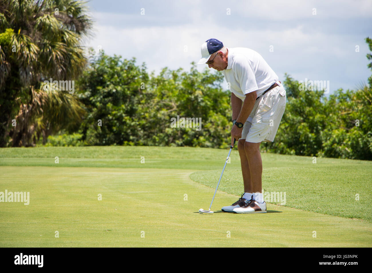 Putting ball hi-res stock photography and images - Alamy