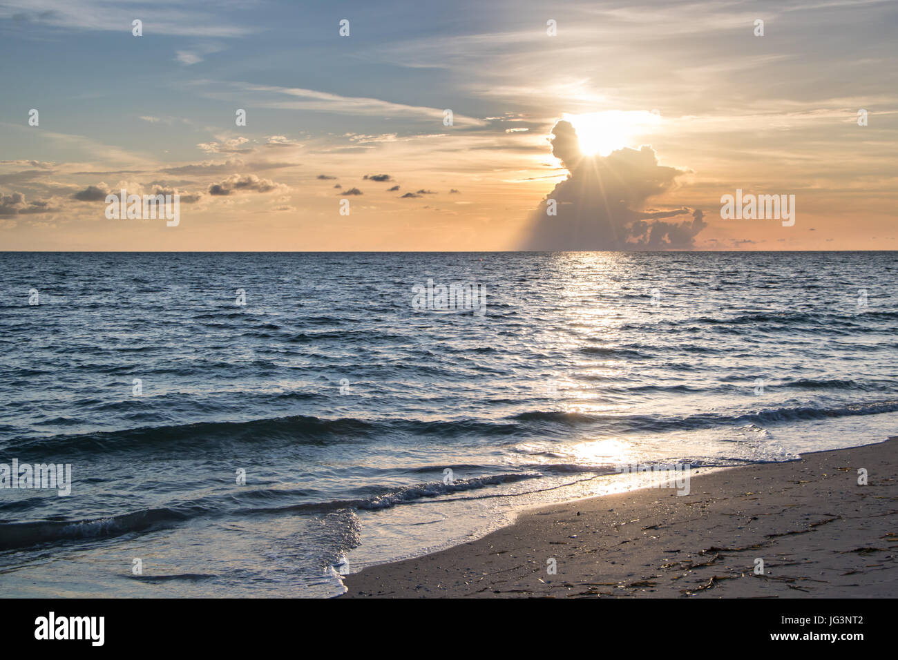 The open sea sunset paradise hi-res stock photography and images - Alamy