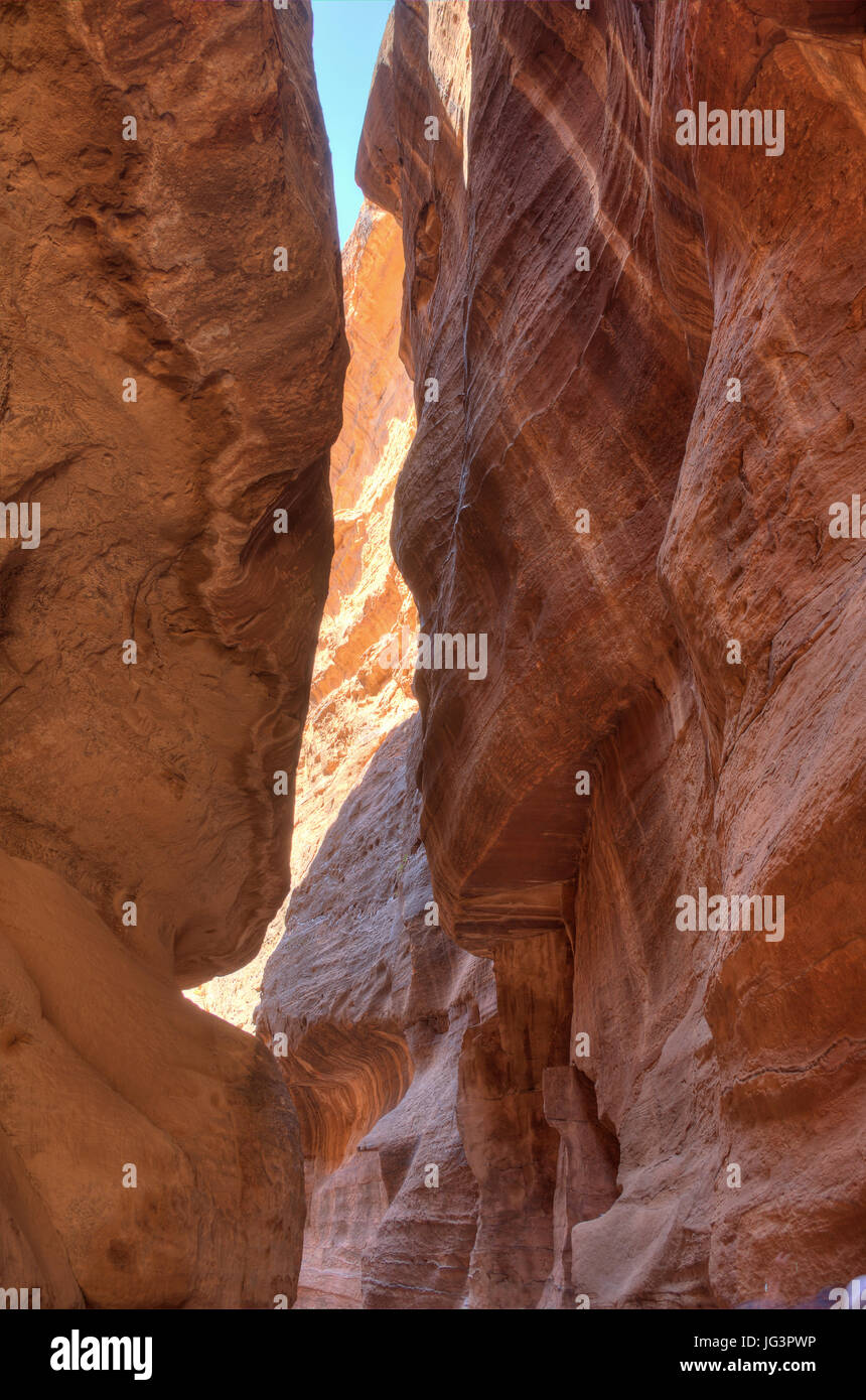 Coming to the narrowest part of the Siq, seen from the trail to Petra ...