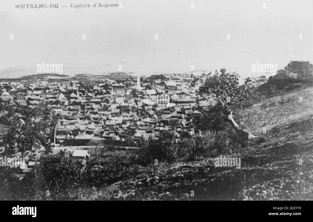 Mutsamudu capitale d Anjouan Stock Photo - Alamy