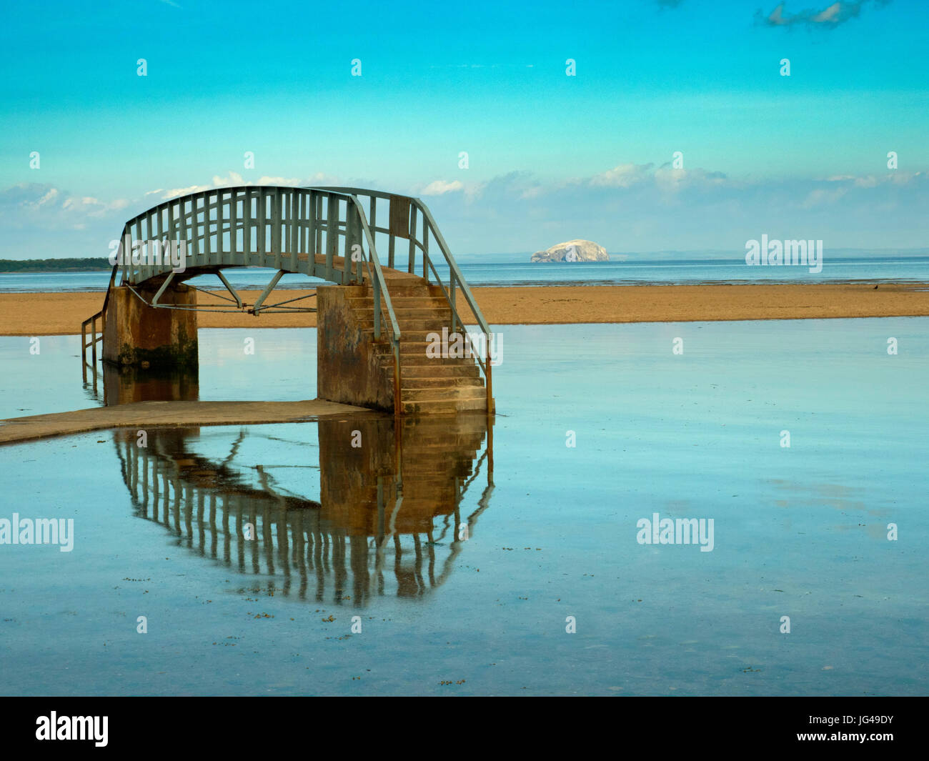 The Bridge to Nowhere, Belhaven Bay, John Muir Country Park, Dunbar ...