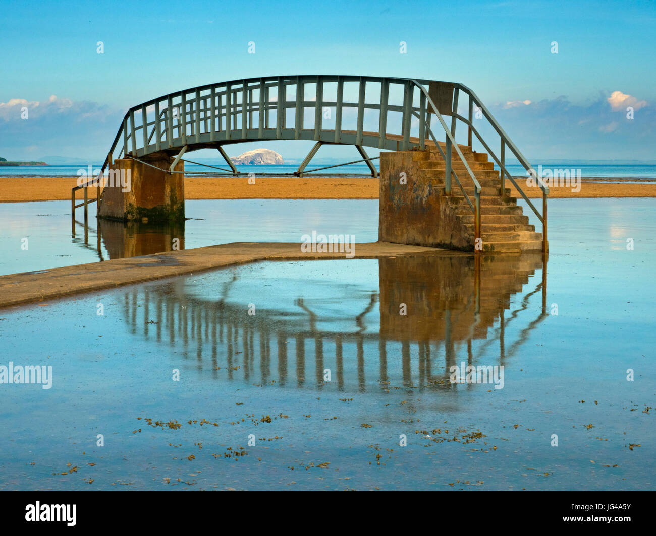 The Bridge to Nowhere, Belhaven Bay, John Muir Country Park, Dunbar ...