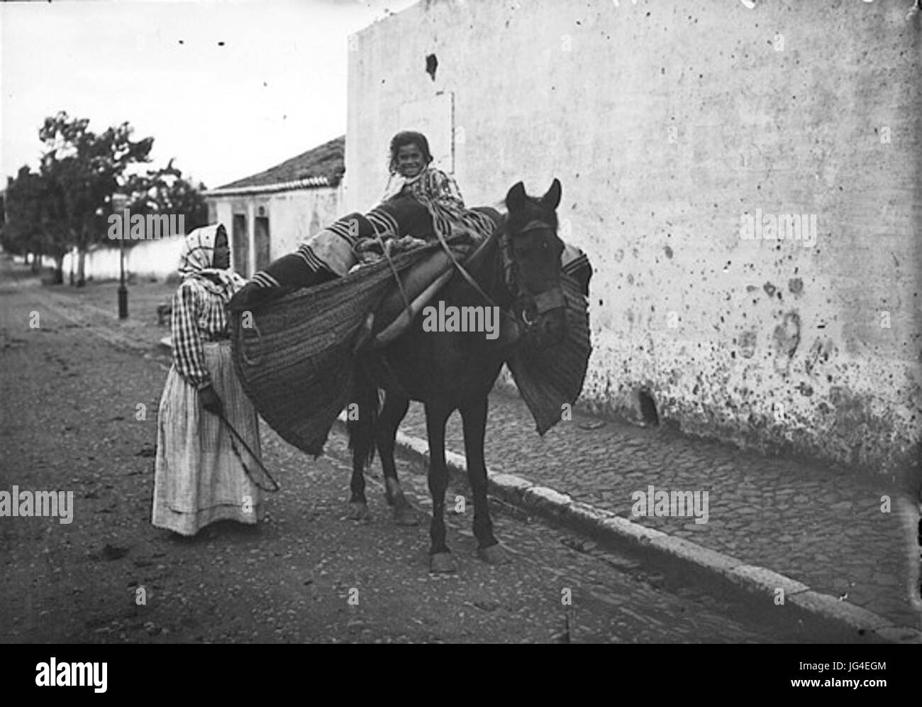 Enfant folk hi-res stock photography and images - Alamy