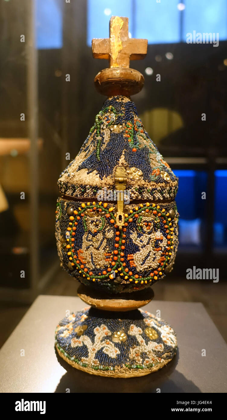 Freshwater pearl museum hi-res stock photography and images - Alamy