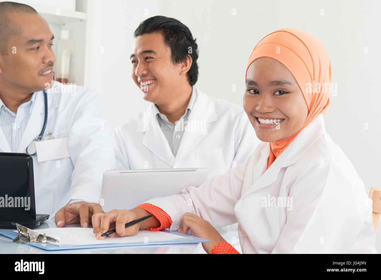 Medical team having group discussion hi-res stock photography and ...