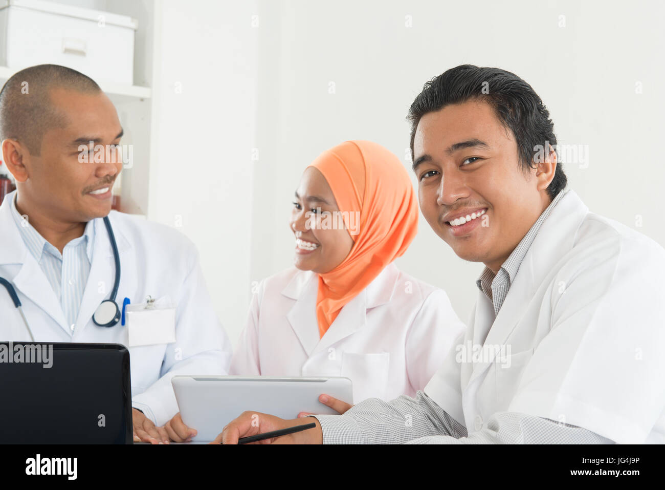 Medical team having group discussion hi-res stock photography and ...