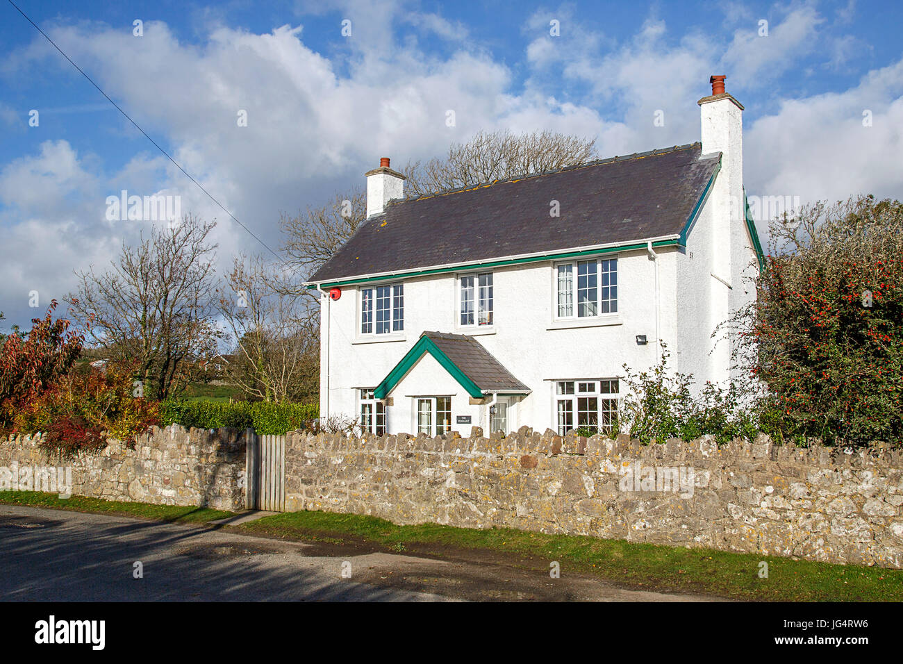 Remote farmhouse in wales hi-res stock photography and images - Alamy