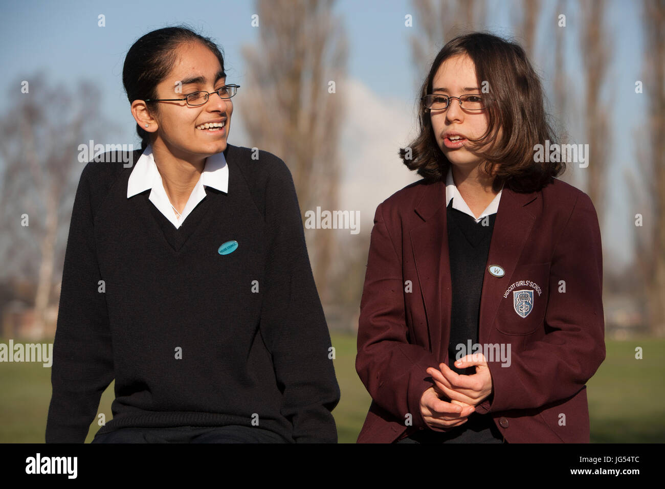 Girl secondary school uniform hi-res stock photography and images - Alamy