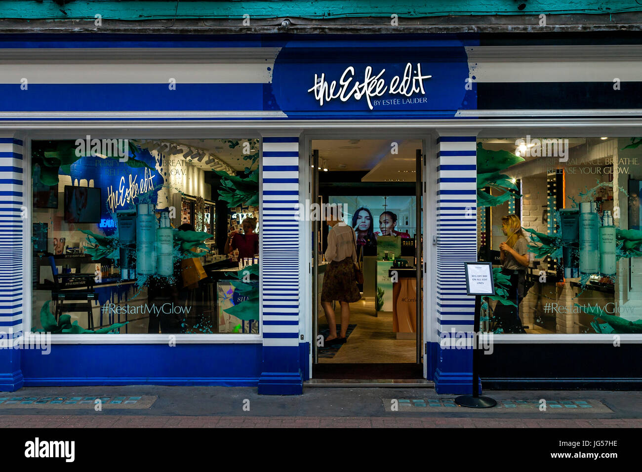 Estee lauder store hi-res stock photography and images - Alamy