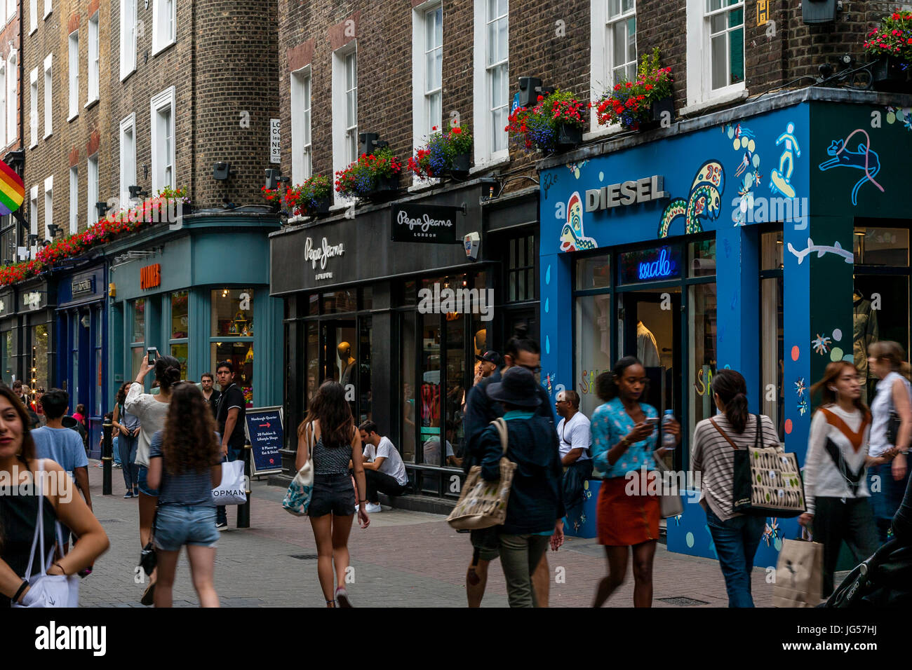 Shopping in carnaby street hi-res stock photography and images - Alamy