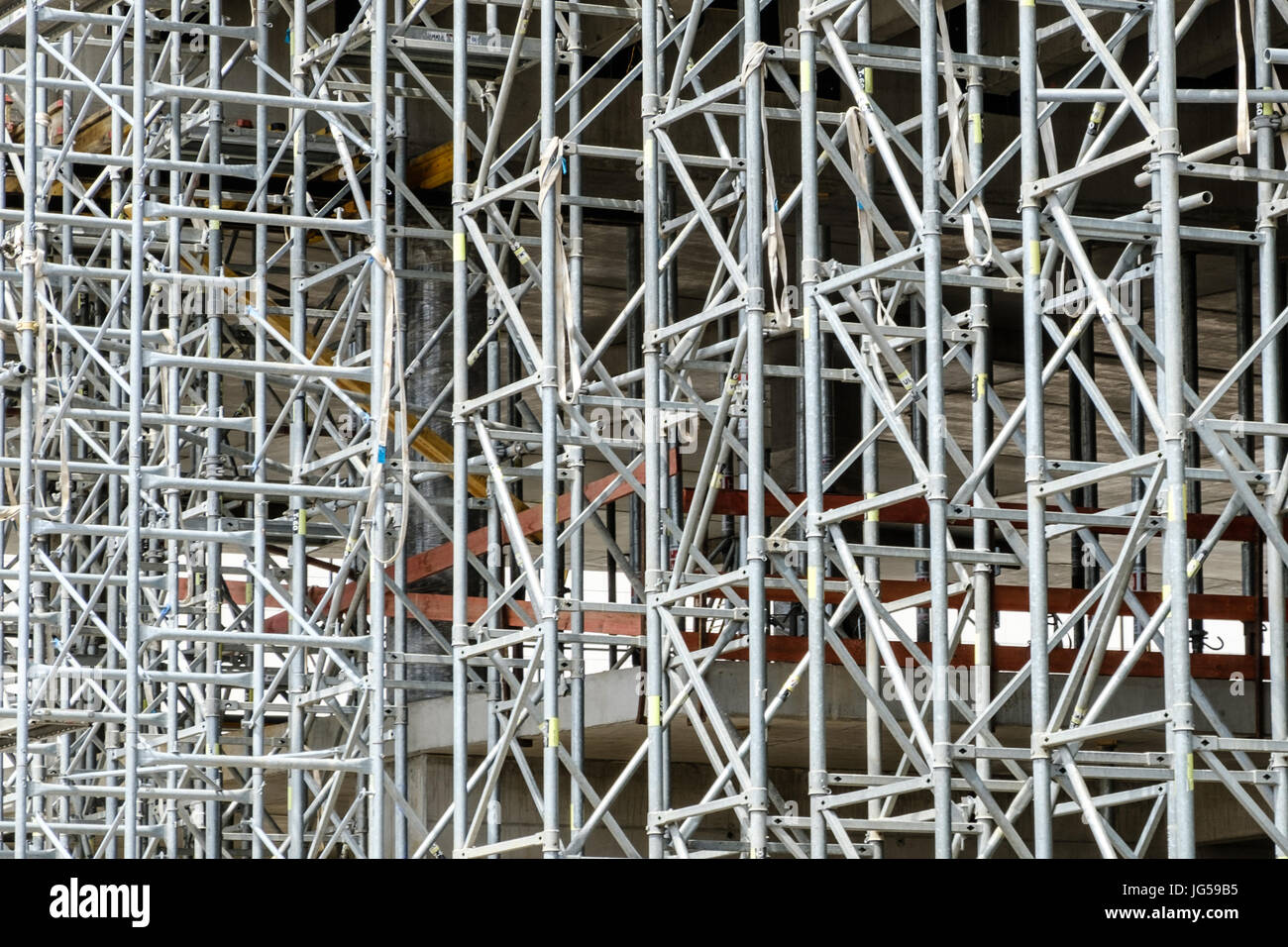 metal framework / scaffolding on construction site Stock Photo - Alamy