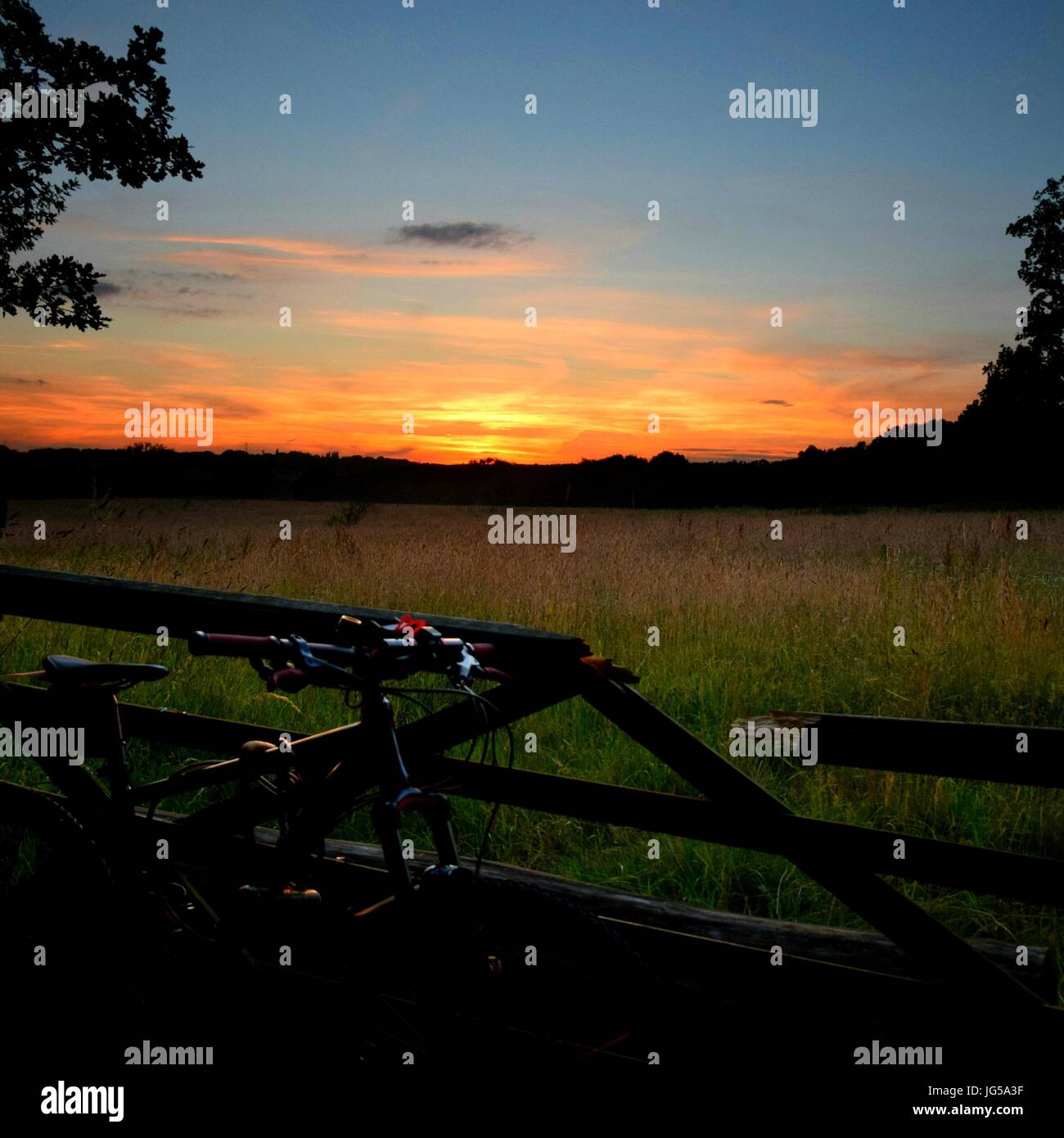 Stunning sunset views hi-res stock photography and images - Alamy