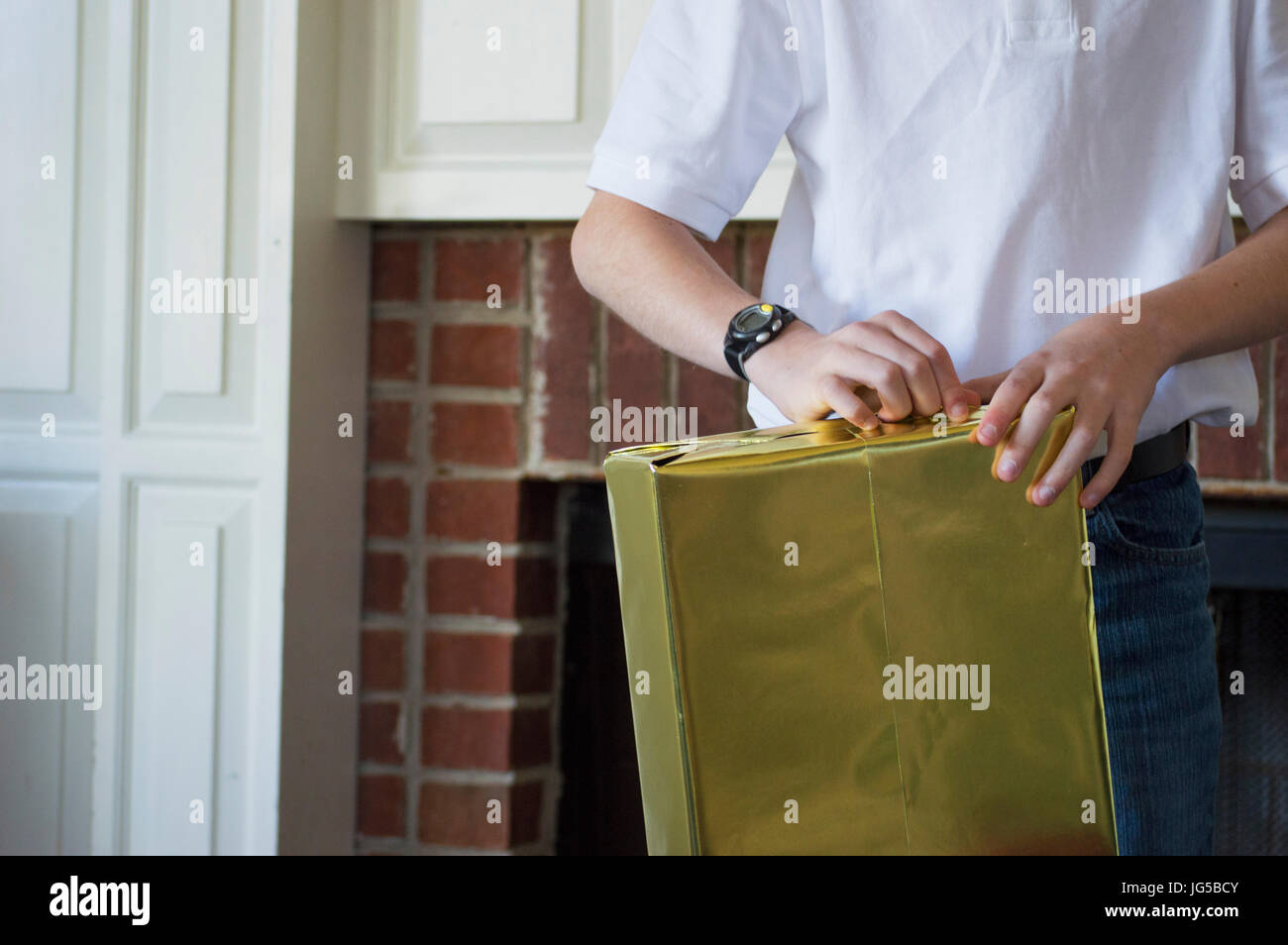 Open present wrapping hi-res stock photography and images - Alamy