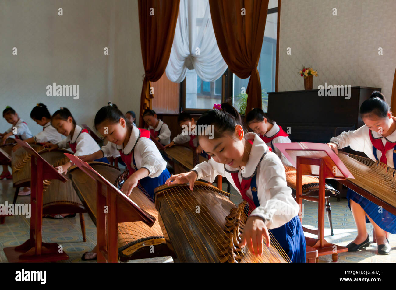 Traditional korean instruments hi-res stock photography and images - Alamy
