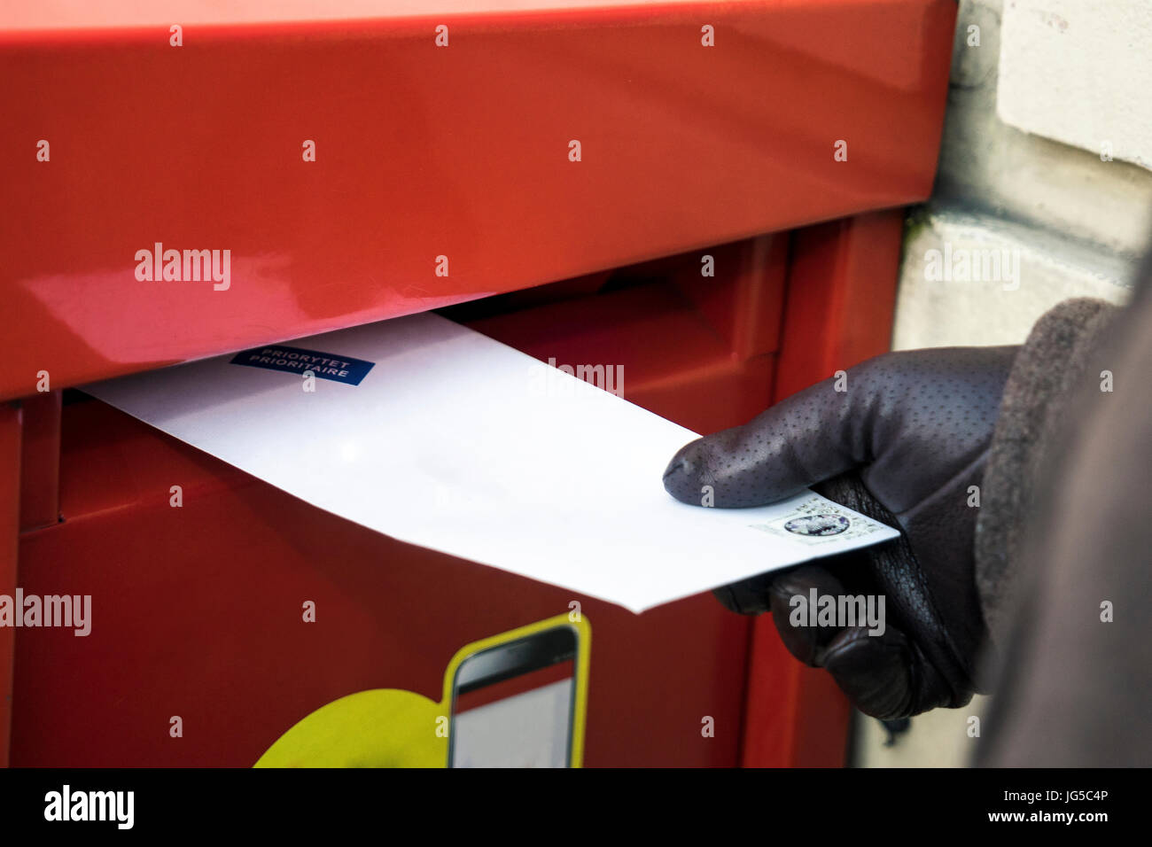 Mailing a letter hi-res stock photography and images - Alamy