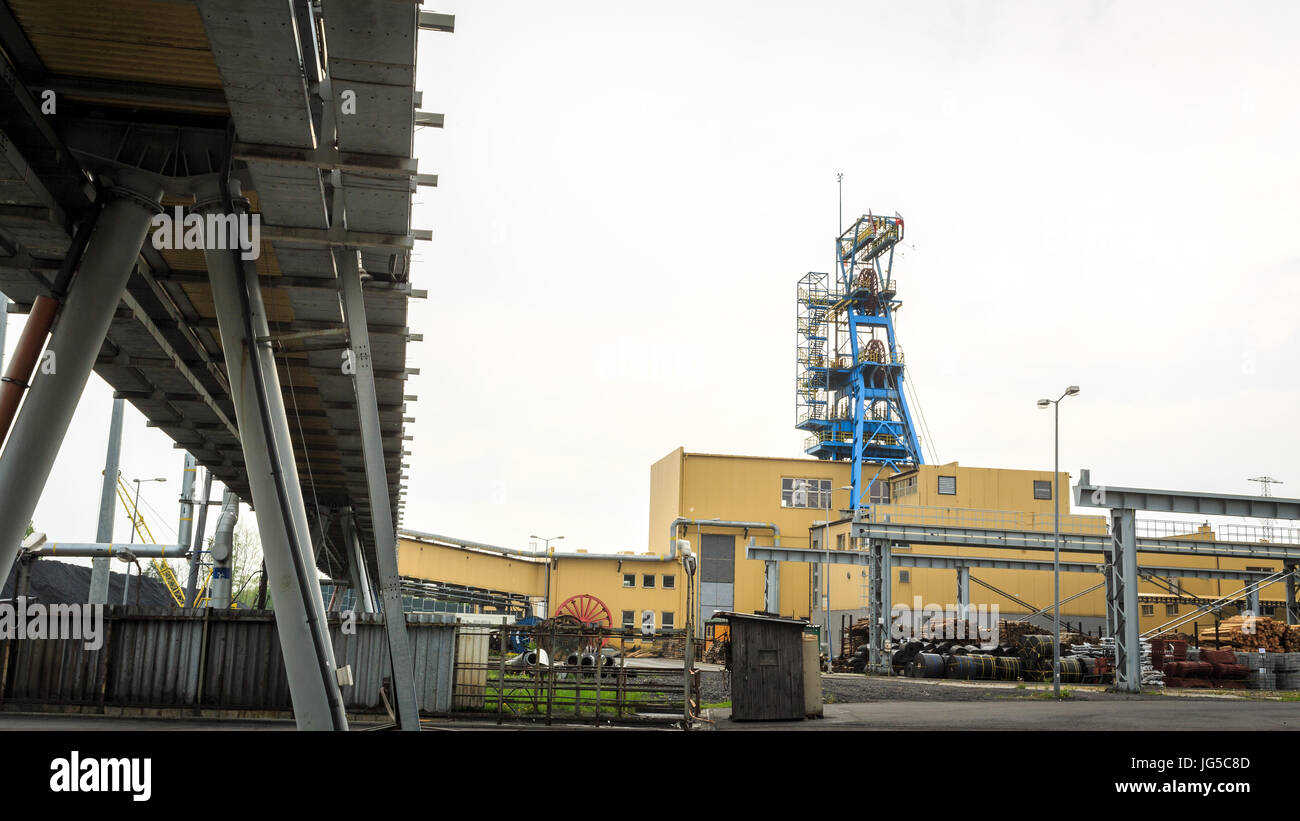 Coal mining pit shaft train hi-res stock photography and images - Alamy