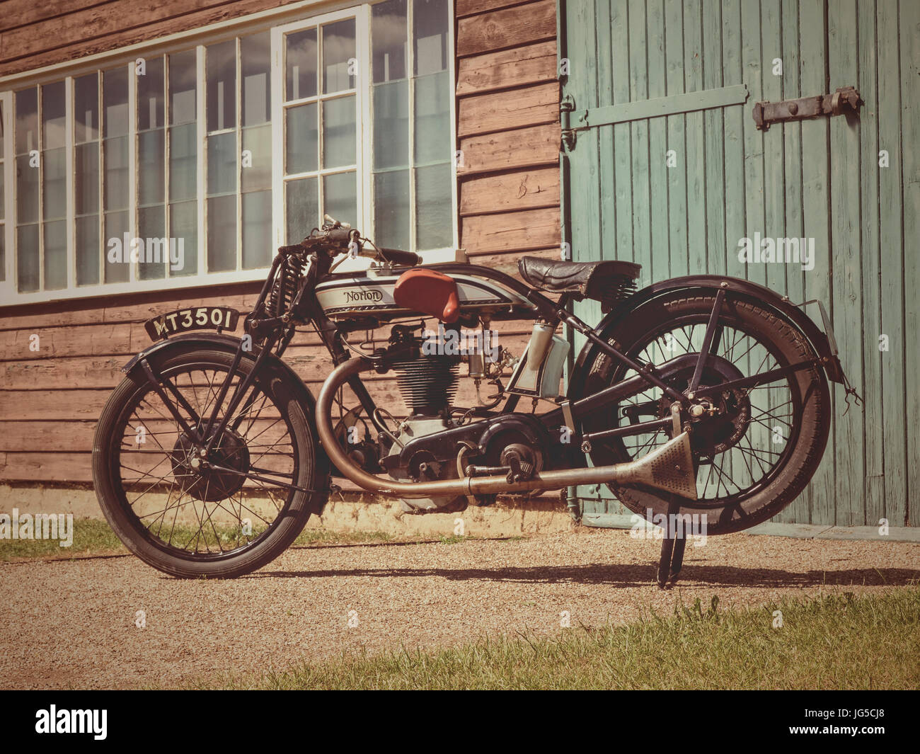 Vintage triumph motorcycle hi-res stock photography and images - Alamy