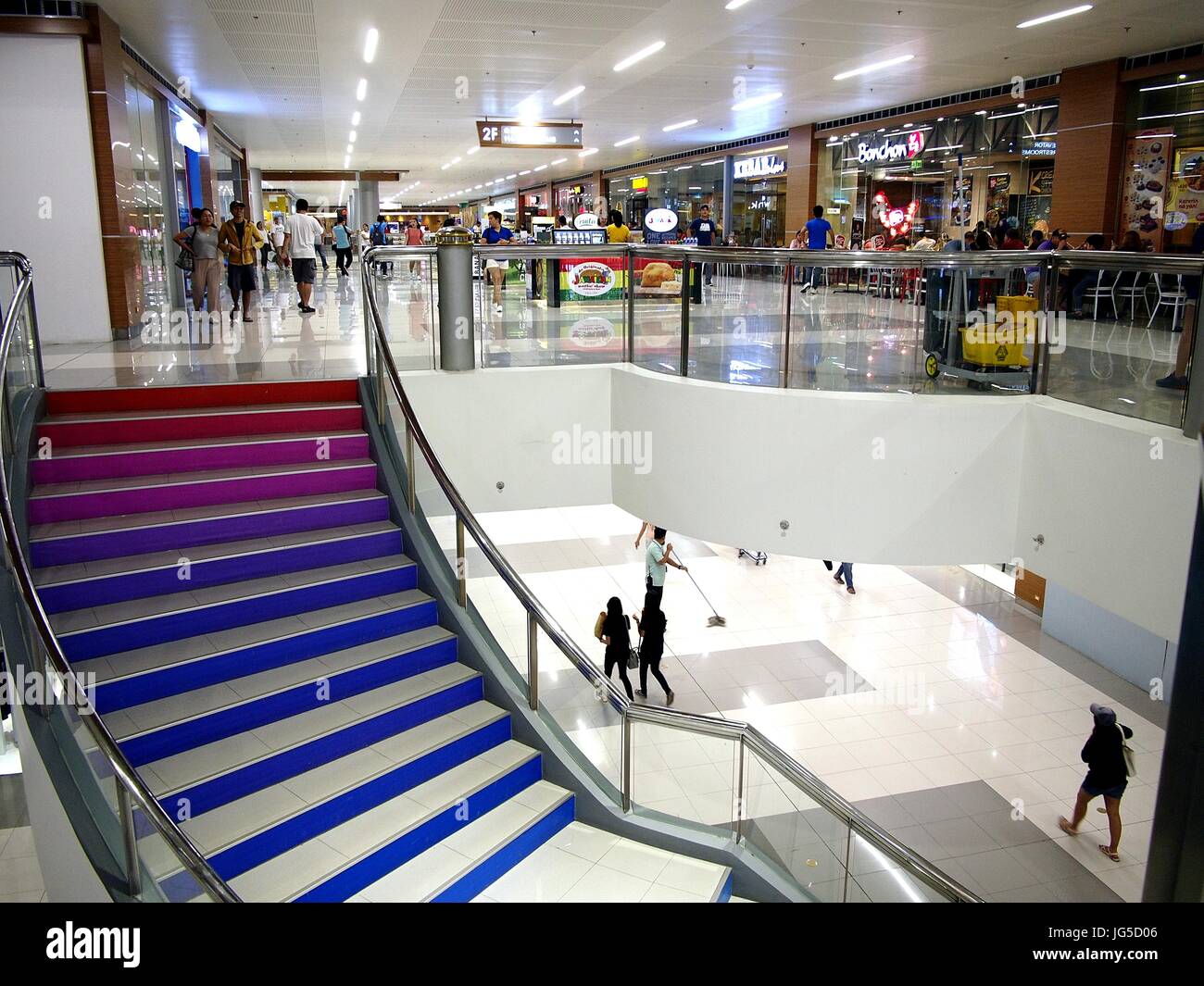 Sm department store hi-res stock photography and images - Alamy