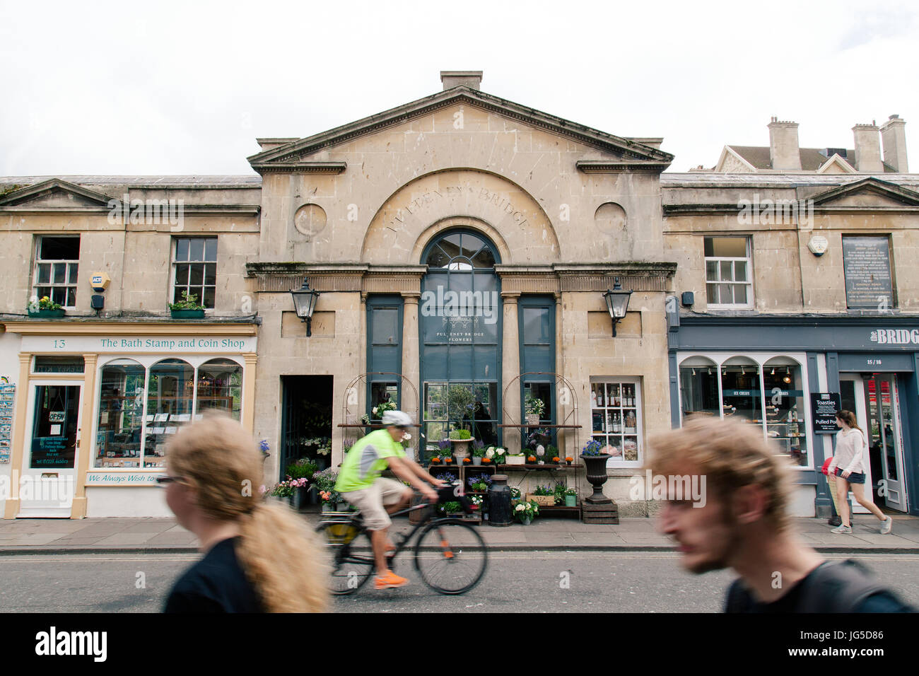 Pultney bridge shops hi-res stock photography and images - Alamy