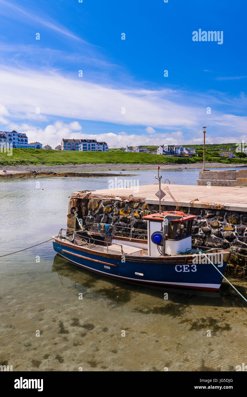Small fishing boat ireland hi-res stock photography and images - Alamy