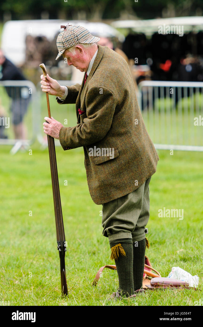 Man shooting a rifle High Resolution Stock Photography and Images - Alamy