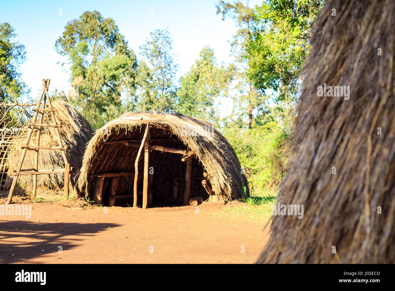 Traditional, tribal hut of Kenyan people, Nairobi Stock Photo - Alamy