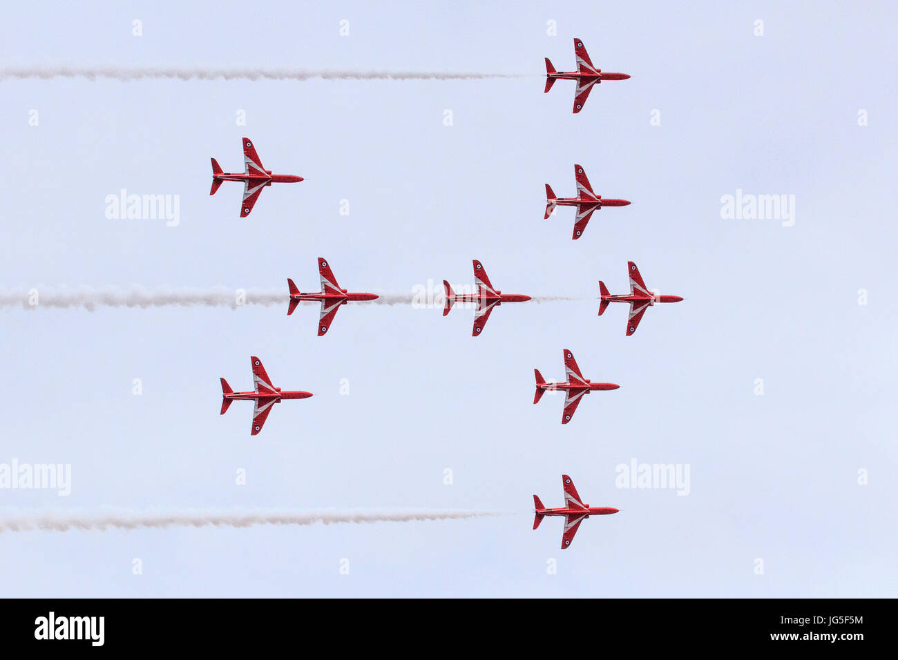 Red Arrows Flying in Formation Stock Photo - Alamy