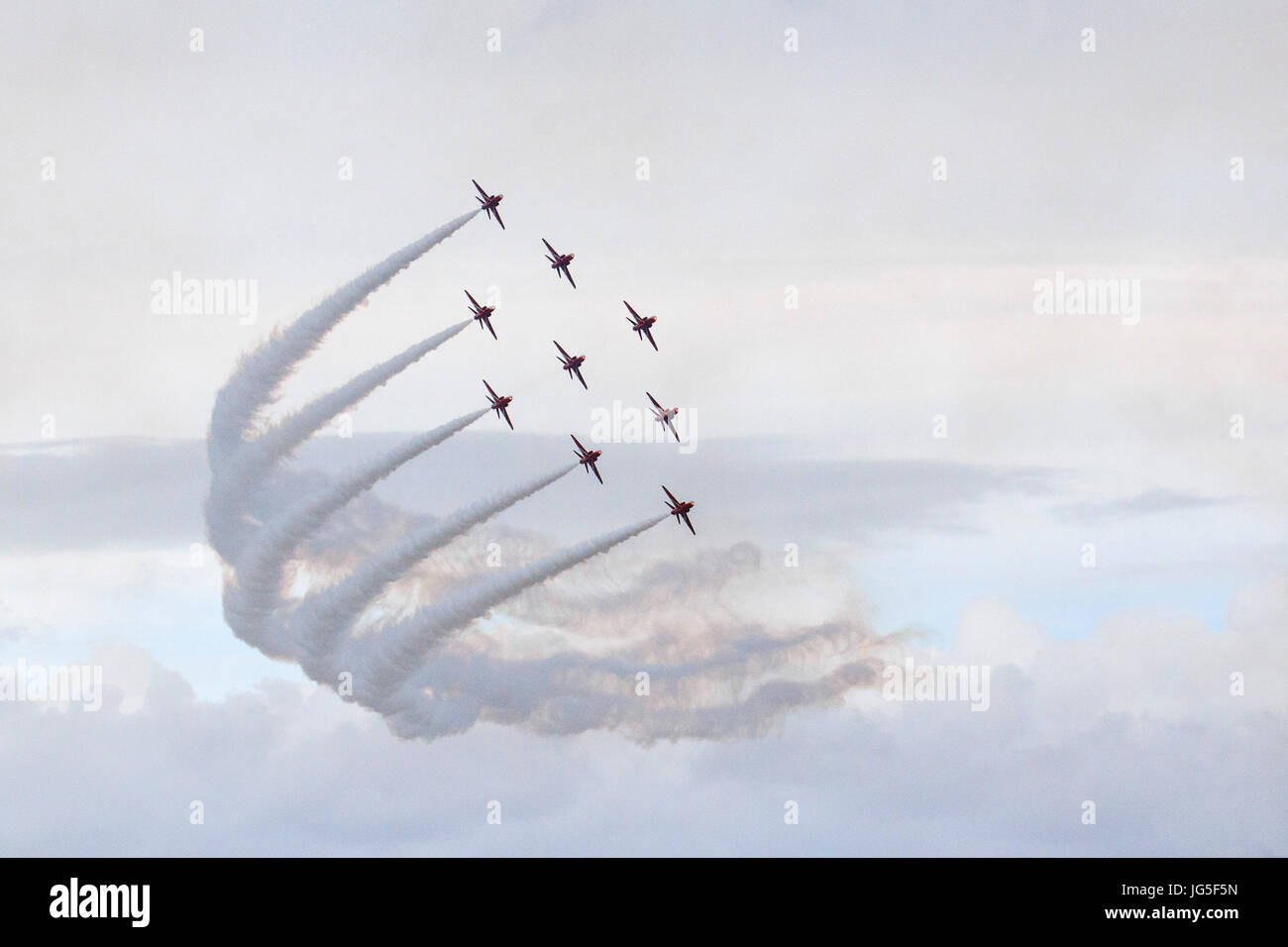 Red Arrows Flying in Formation Stock Photo - Alamy