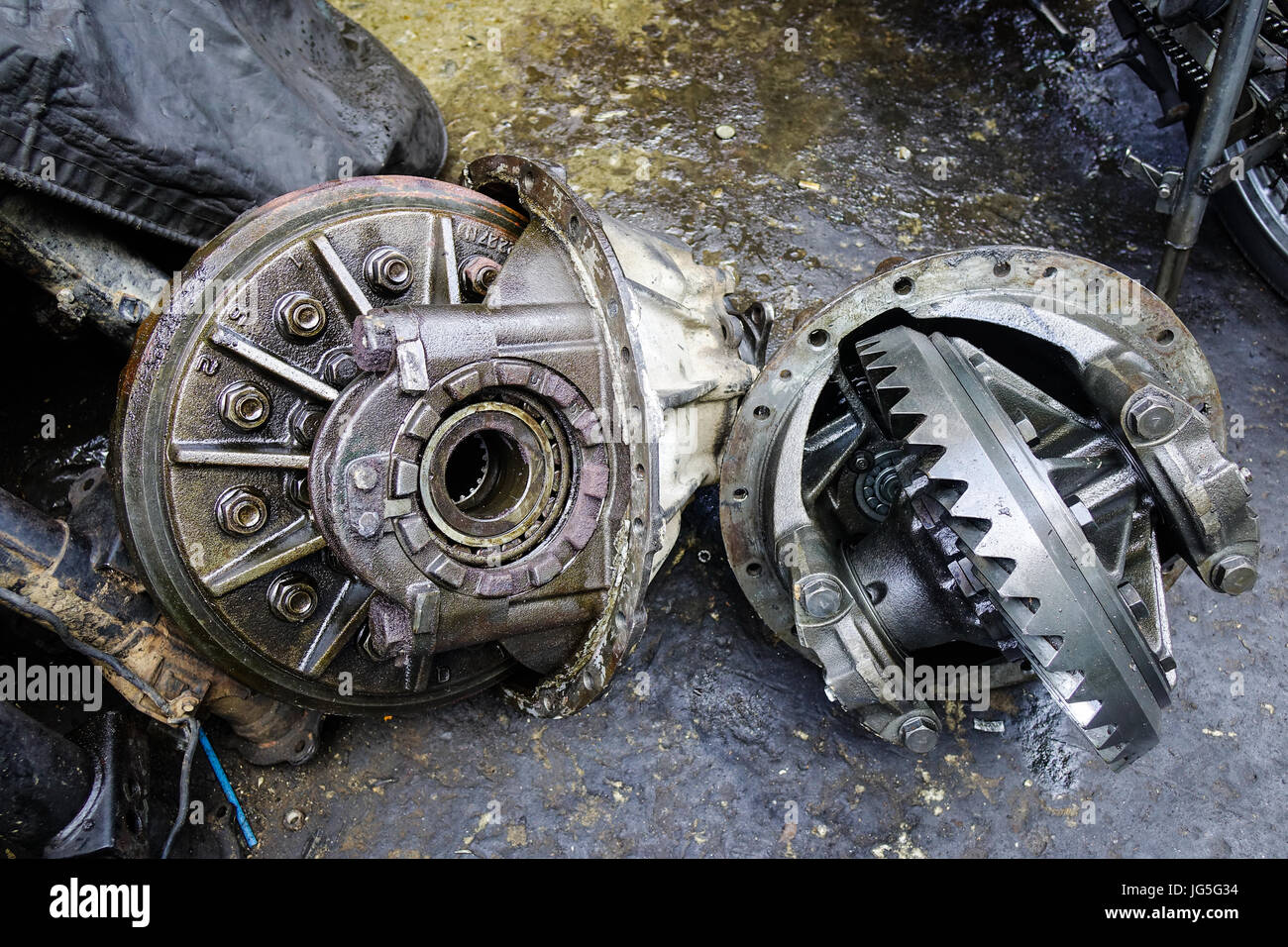 Carriage old metal lathe machine hi-res stock photography and images ...