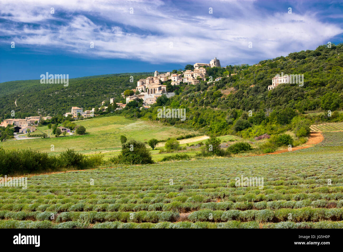 Hilltop town of Banon, Provence, France Stock Photo - Alamy
