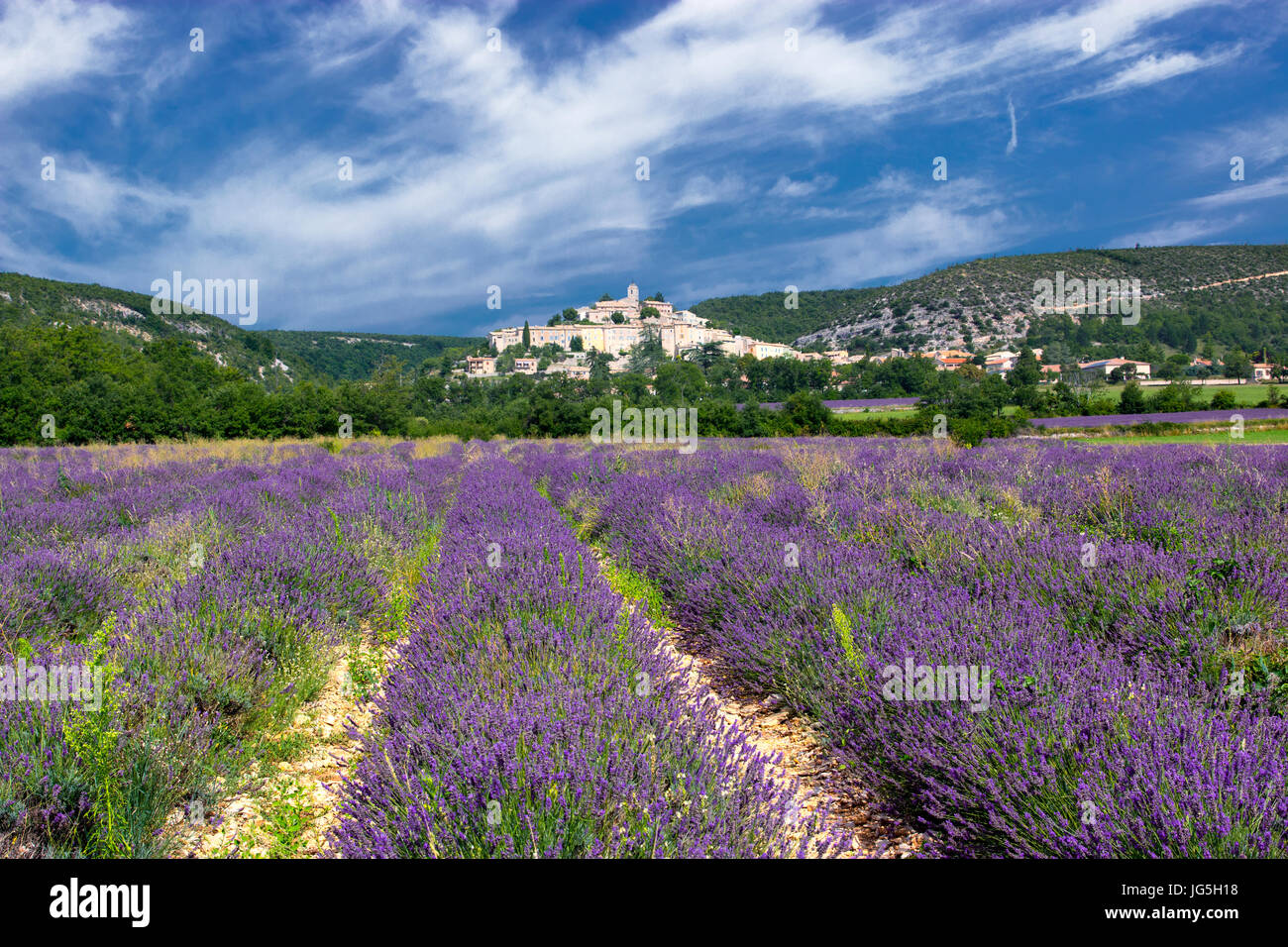 Hilltop town of Banon, Provence, France Stock Photo - Alamy