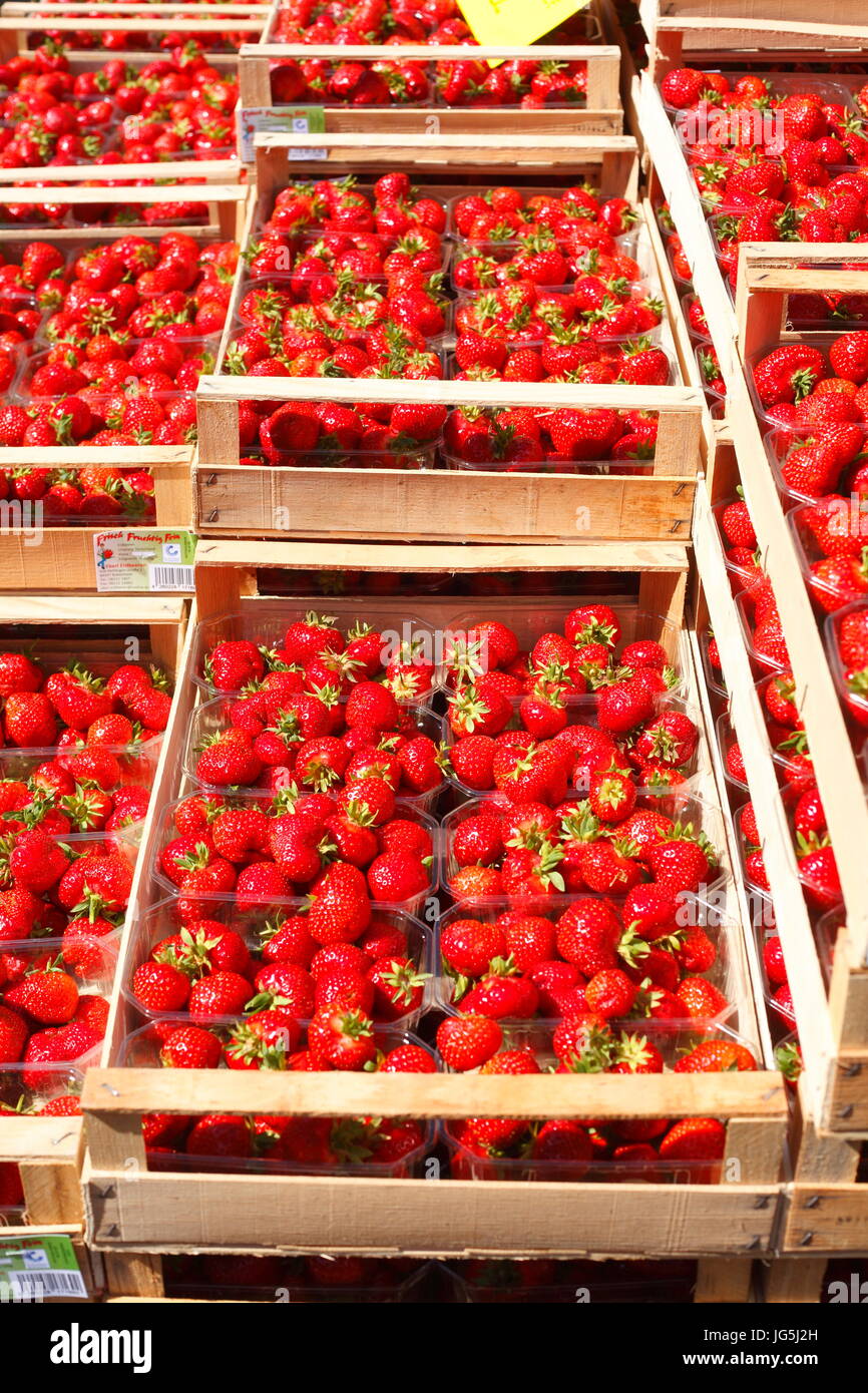 Fresh Strawberries in wooden boxes on a Market Stall Stock Photo - Alamy