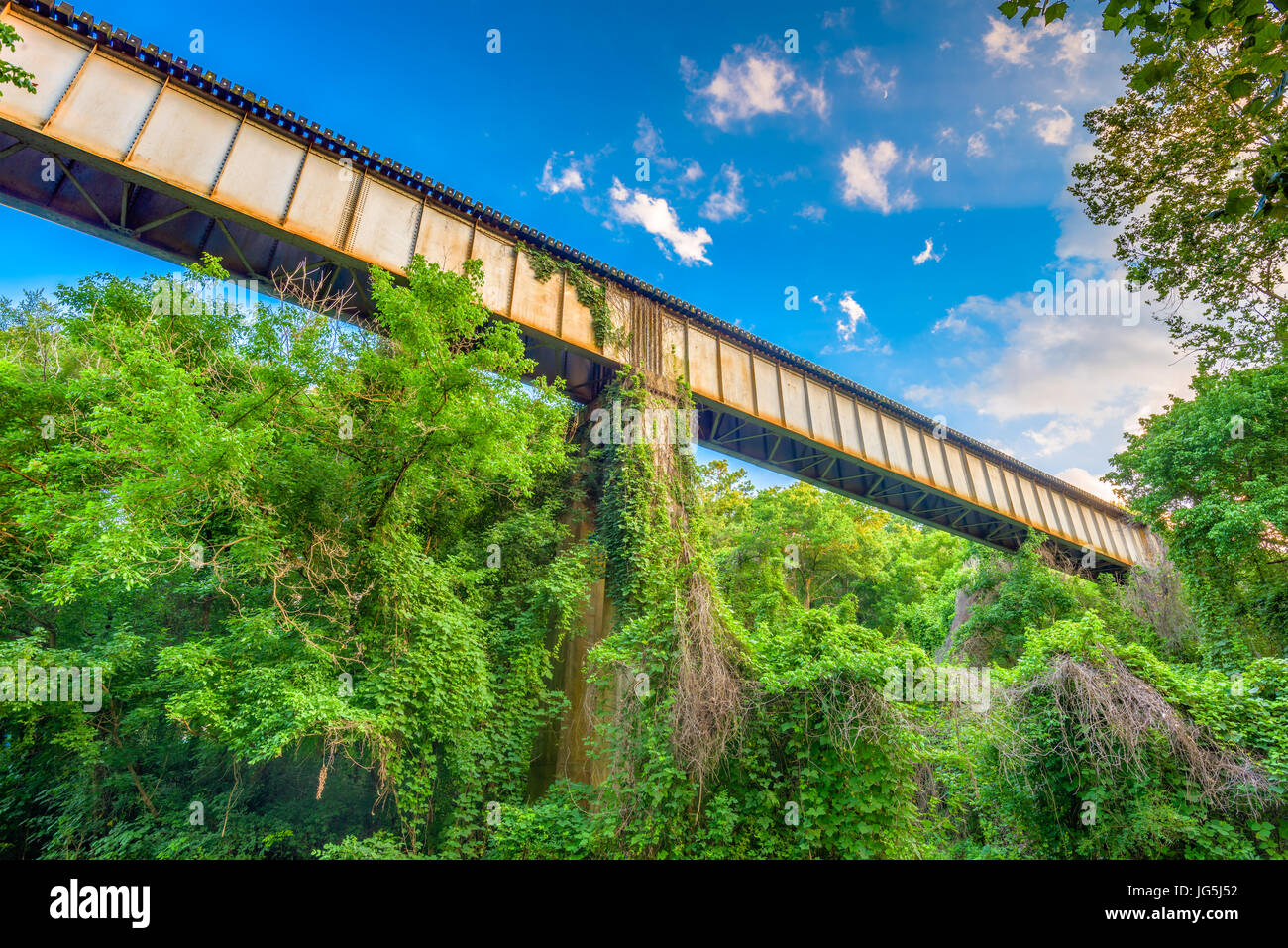Trestle structure hi-res stock photography and images - Alamy