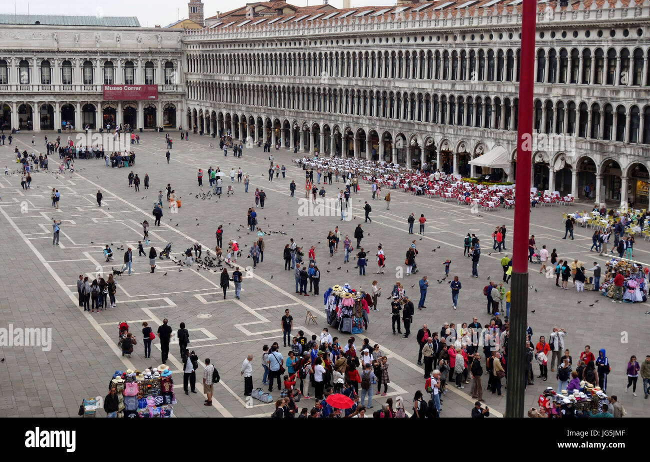 St mark's square crowd hi-res stock photography and images - Alamy