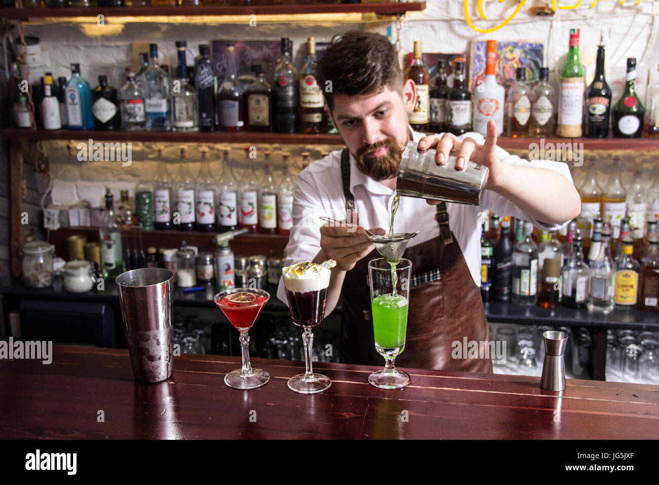 Smiling bartender hi-res stock photography and images - Alamy