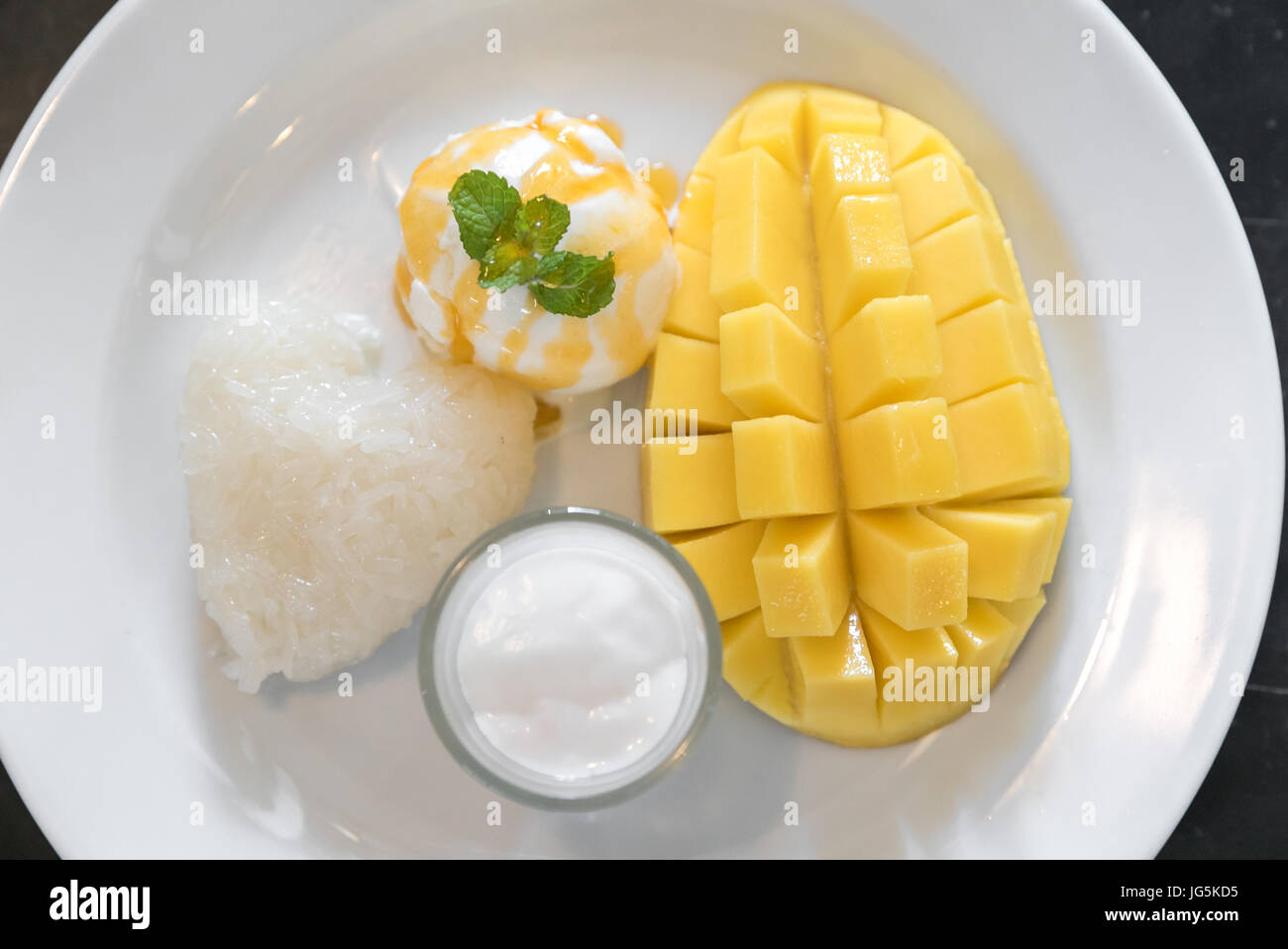 Mango with sticky rice and ice cream Stock Photo - Alamy
