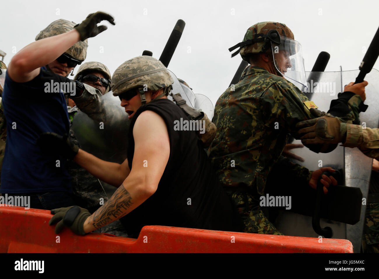 Albanian soldiers of the 1st Company, Commando Battalion, Albanian Land ...