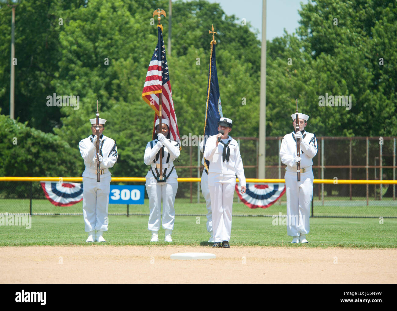 U s navy color guard hi-res stock photography and images - Alamy