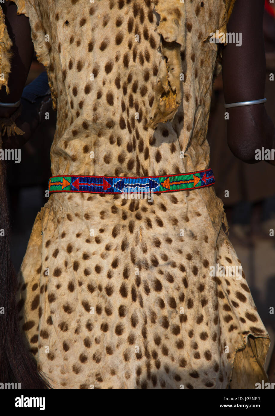 Leopard skin african ceremony hi-res stock photography and images - Alamy