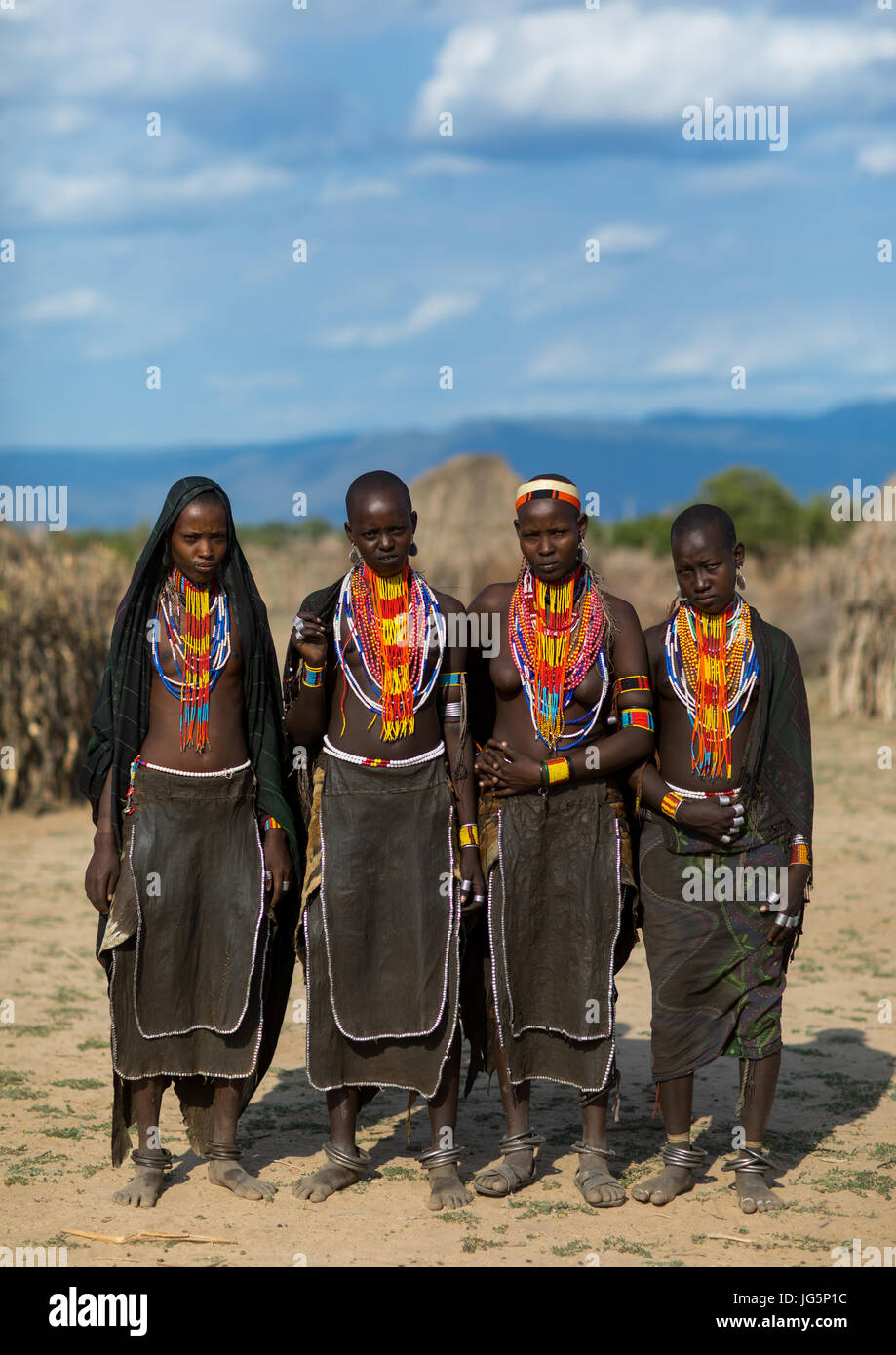 Women of the erbore tribe with necklaces hi-res stock photography and ...