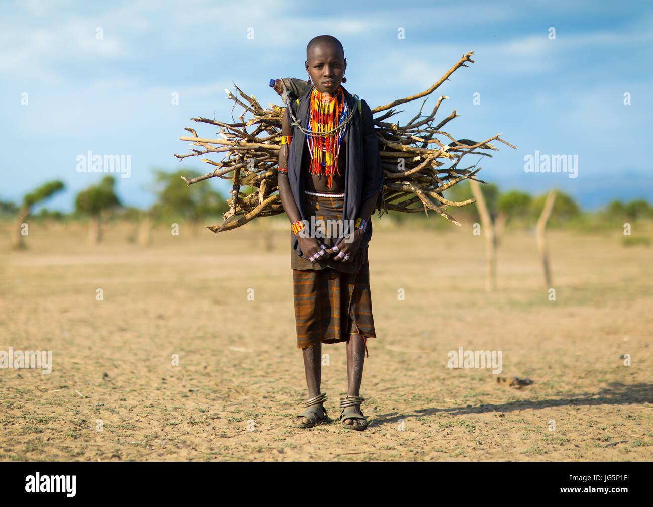 Erbore tribe girl carrying some wood on her back, Omo valley, Murale ...