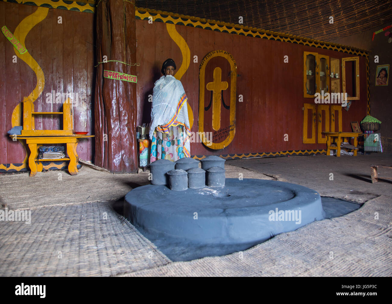 Indigenous fireplace hi-res stock photography and images - Alamy