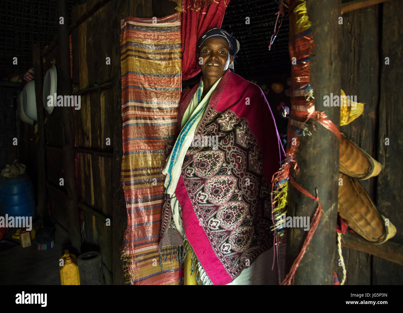 Gurage woman inside her traditional house, Gurage Zone, Butajira ...