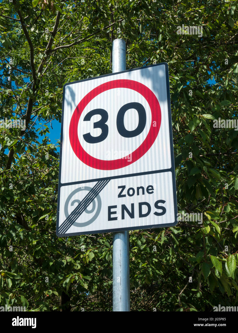 30mph speed limit sign Stock Photo - Alamy