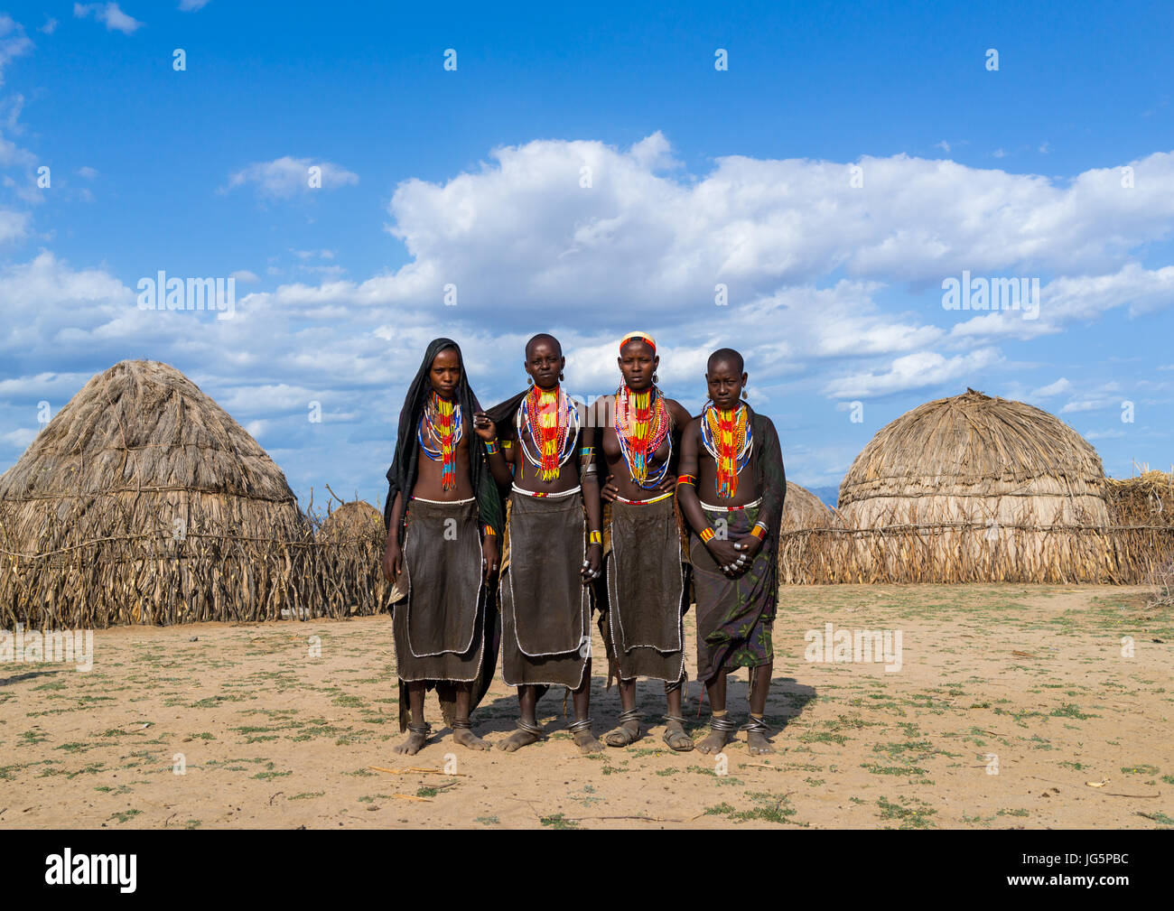 Women of the erbore tribe with necklaces hi-res stock photography and ...