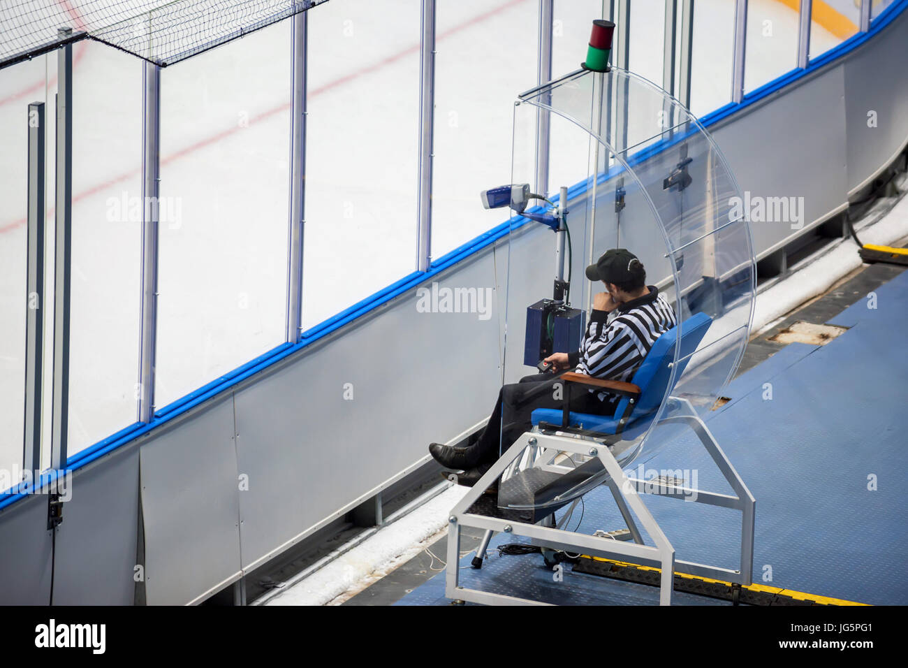 Nhl referee hi-res stock photography and images - Alamy