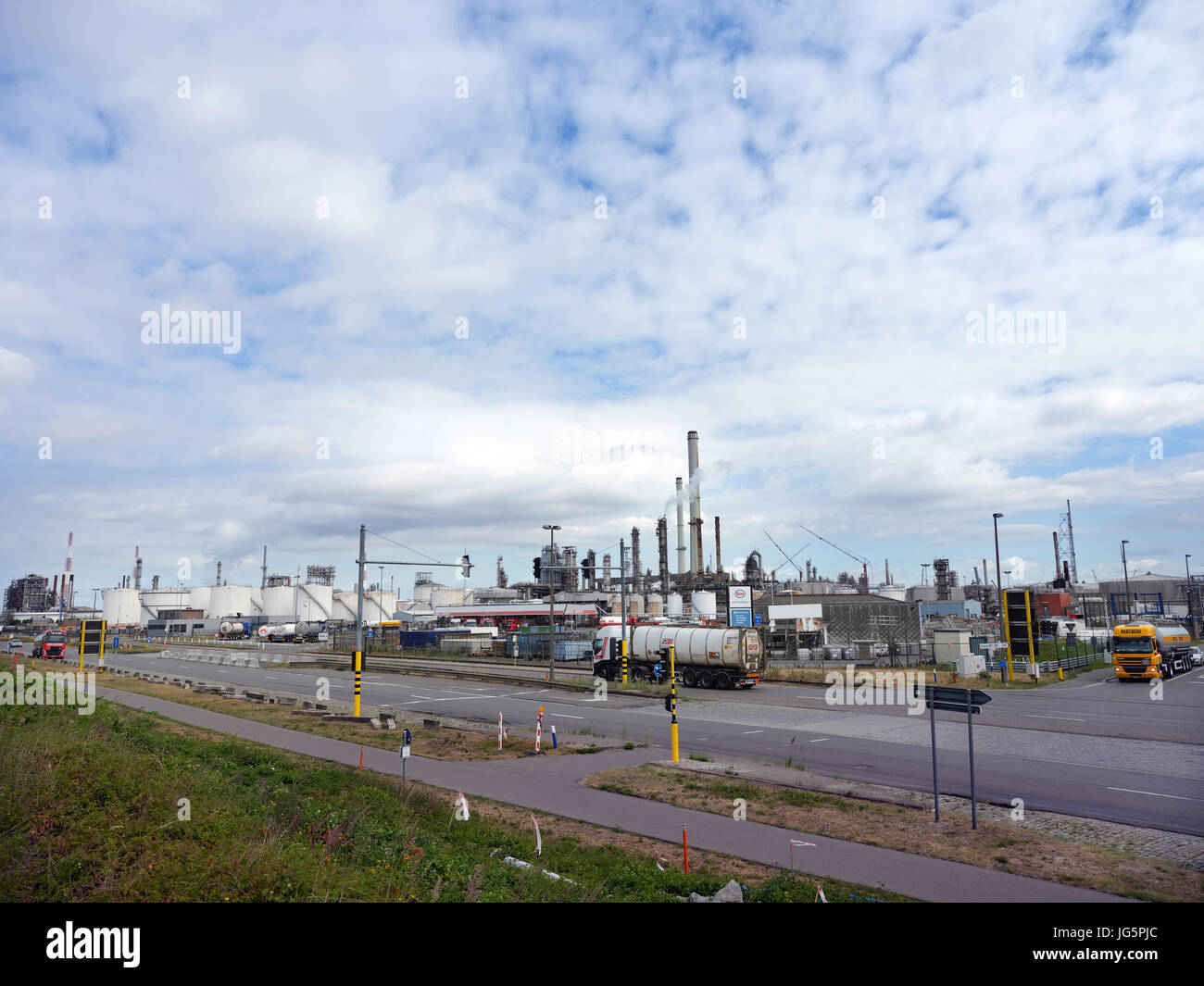 Esso refinery hi-res stock photography and images - Alamy