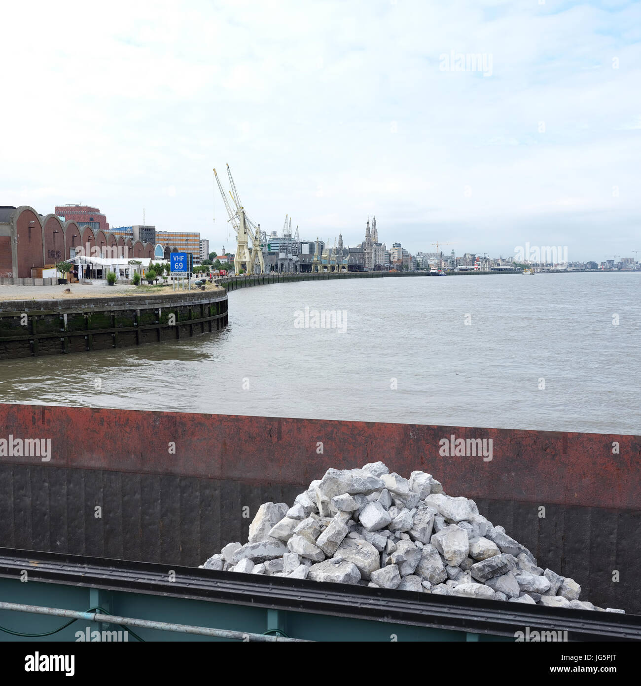 River schelde antwerpen hi-res stock photography and images - Alamy